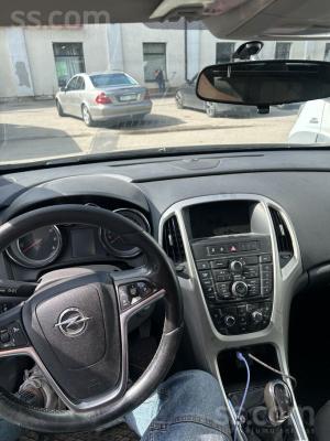 Grey Opel Astra 2012 in Riga, with an engine capacity of 1.70 L and mileage of 318 thousand km for 3250 €, photo 7 on AUTOMOTO.COM.LV