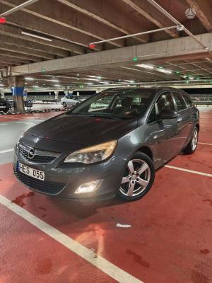 Grey Opel Astra 2012 in Kaunas, with an engine capacity of 1.69 L and mileage of 189 thousand km for 2450 €, photo 1 on AUTOMOTO.COM.LV