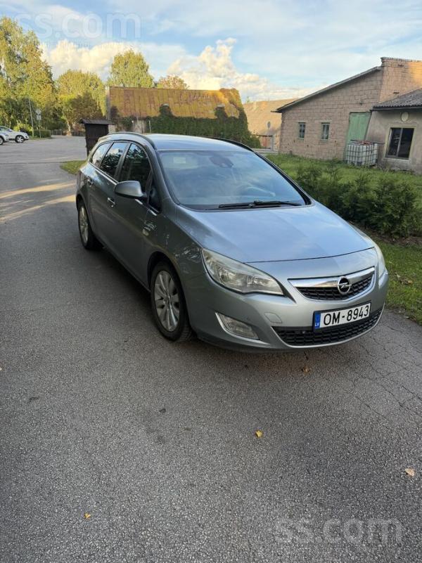 Opel Astra 2012 in Tukums on AUTOMOTO.COM.LV Grey Opel Astra 2012 in Tukums, with an engine capacity of 1.70 L and mileage of 0 thousand km for 1800 €, photo 1 on AUTOMOTO.COM.LV