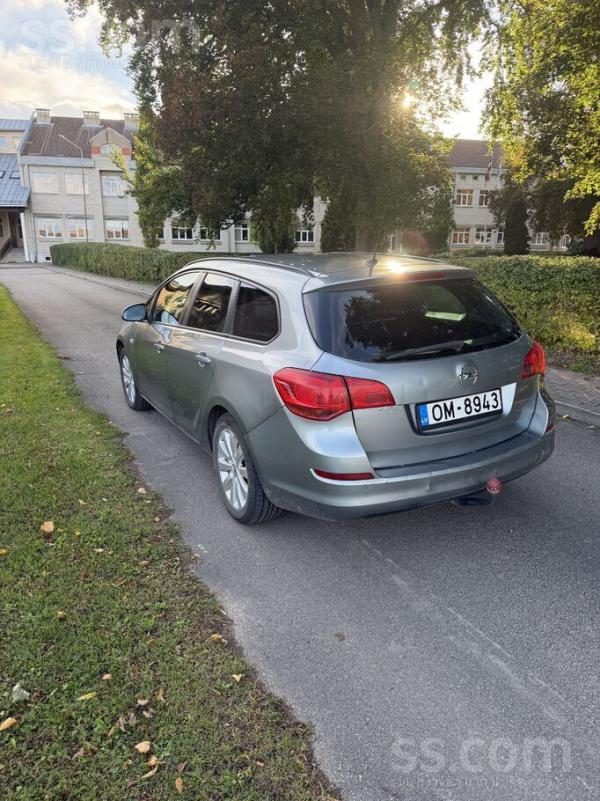 Opel Astra 2012 in Tukums on AUTOMOTO.COM.LV Grey Opel Astra 2012 in Tukums, with an engine capacity of 1.70 L and mileage of 0 thousand km for 1800 €, photo 5 on AUTOMOTO.COM.LV