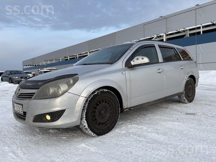 Grey Opel Astra 2012 in Daugavpils, with an engine capacity of 1.60 L and mileage of 546 thousand km for 650 €, photo 1 on AUTOMOTO.COM.LV