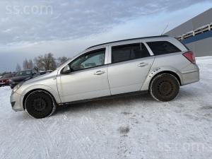 Grey Opel Astra 2012 in Daugavpils, with an engine capacity of 1.60 L and mileage of 546 thousand km for 650 €, photo 3 on AUTOMOTO.COM.LV