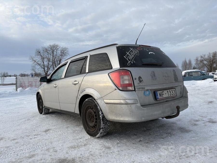 Grey Opel Astra 2012 in Daugavpils, with an engine capacity of 1.60 L and mileage of 546 thousand km for 650 €, photo 4 on AUTOMOTO.COM.LV
