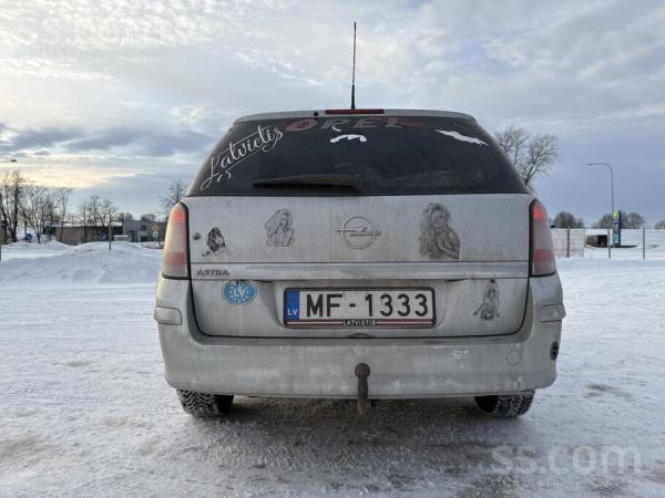 Opel Astra 2012 in Daugavpils on AUTOMOTO.COM.LV Grey Opel Astra 2012 in Daugavpils, with an engine capacity of 1.60 L and mileage of 546 thousand km for 650 €, photo 5 on AUTOMOTO.COM.LV