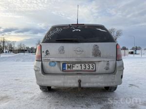 Grey Opel Astra 2012 in Daugavpils, with an engine capacity of 1.60 L and mileage of 546 thousand km for 650 €, photo 5 on AUTOMOTO.COM.LV