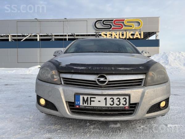 Opel Astra 2012 in Daugavpils on AUTOMOTO.COM.LV Grey Opel Astra 2012 in Daugavpils, with an engine capacity of 1.60 L and mileage of 546 thousand km for 650 €, photo 9 on AUTOMOTO.COM.LV
