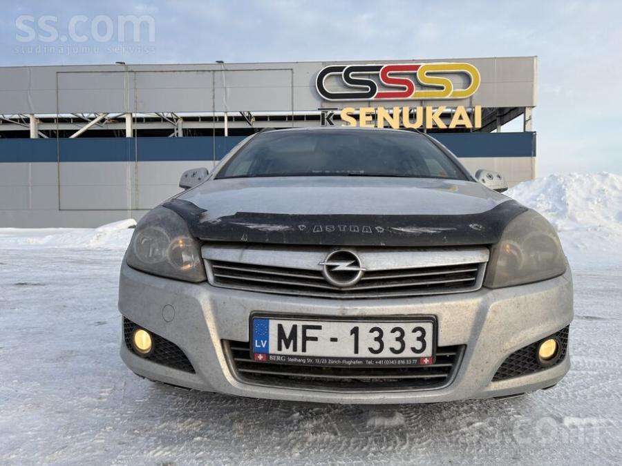 Grey Opel Astra 2012 in Daugavpils, with an engine capacity of 1.60 L and mileage of 546 thousand km for 650 €, photo 9 on AUTOMOTO.COM.LV