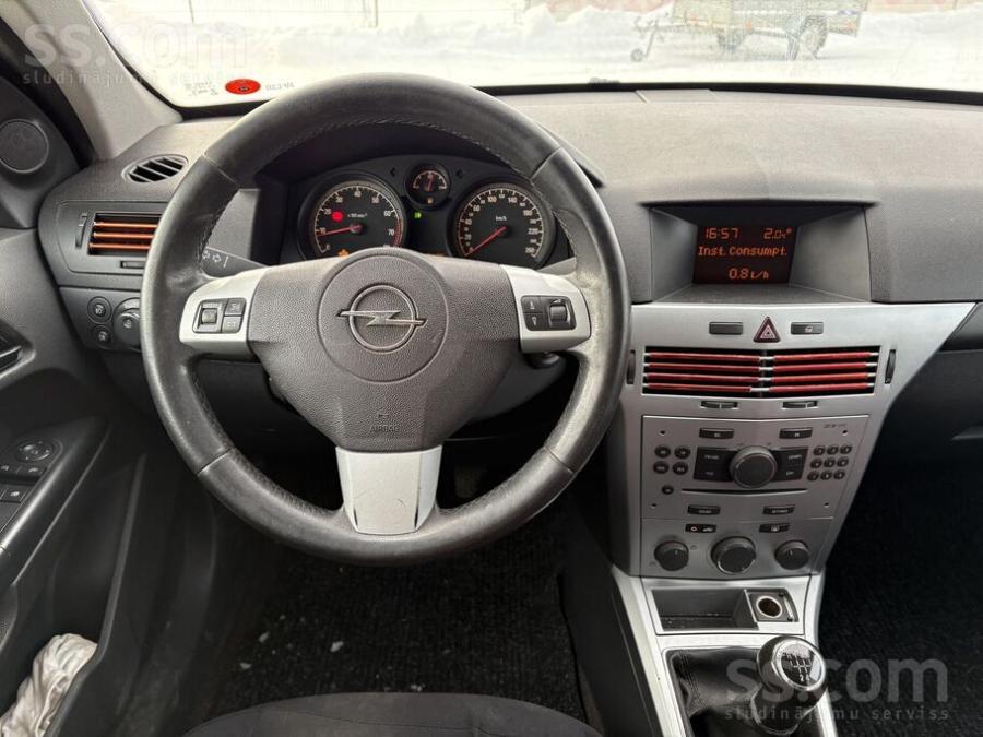 Grey Opel Astra 2012 in Daugavpils, with an engine capacity of 1.60 L and mileage of 546 thousand km for 650 €, photo 11 on AUTOMOTO.COM.LV