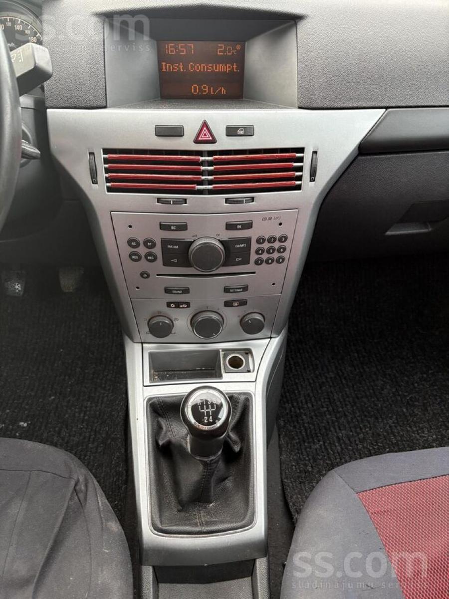 Grey Opel Astra 2012 in Daugavpils, with an engine capacity of 1.60 L and mileage of 546 thousand km for 650 €, photo 12 on AUTOMOTO.COM.LV