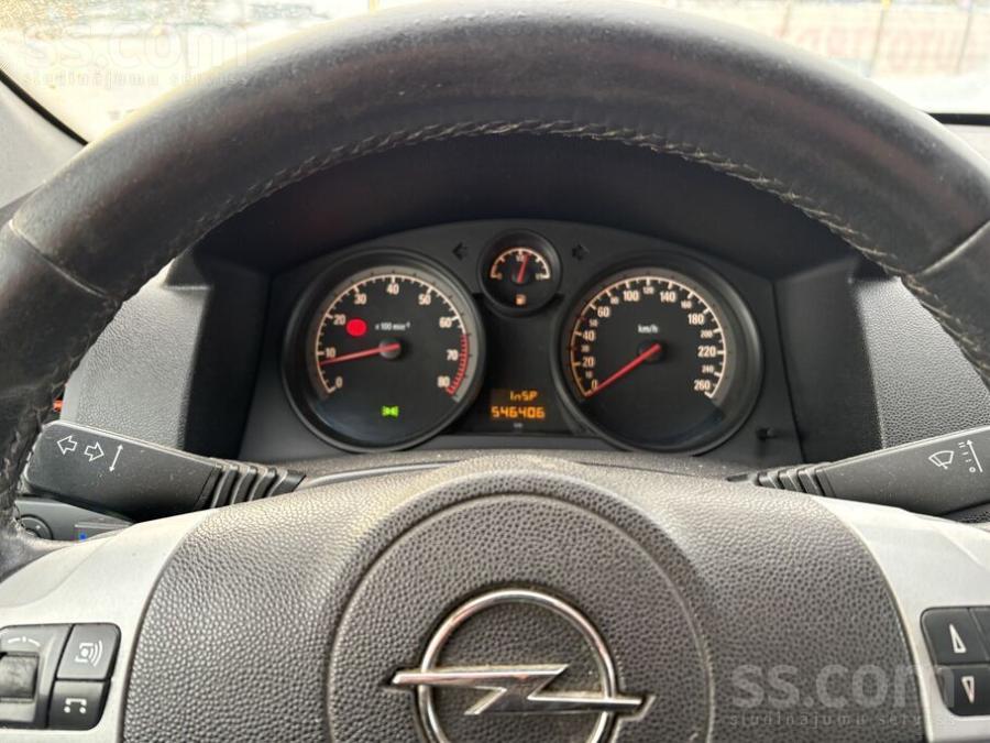 Grey Opel Astra 2012 in Daugavpils, with an engine capacity of 1.60 L and mileage of 546 thousand km for 650 €, photo 13 on AUTOMOTO.COM.LV