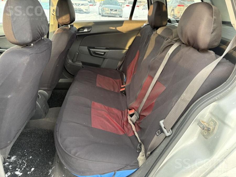 Grey Opel Astra 2012 in Daugavpils, with an engine capacity of 1.60 L and mileage of 546 thousand km for 650 €, photo 18 on AUTOMOTO.COM.LV