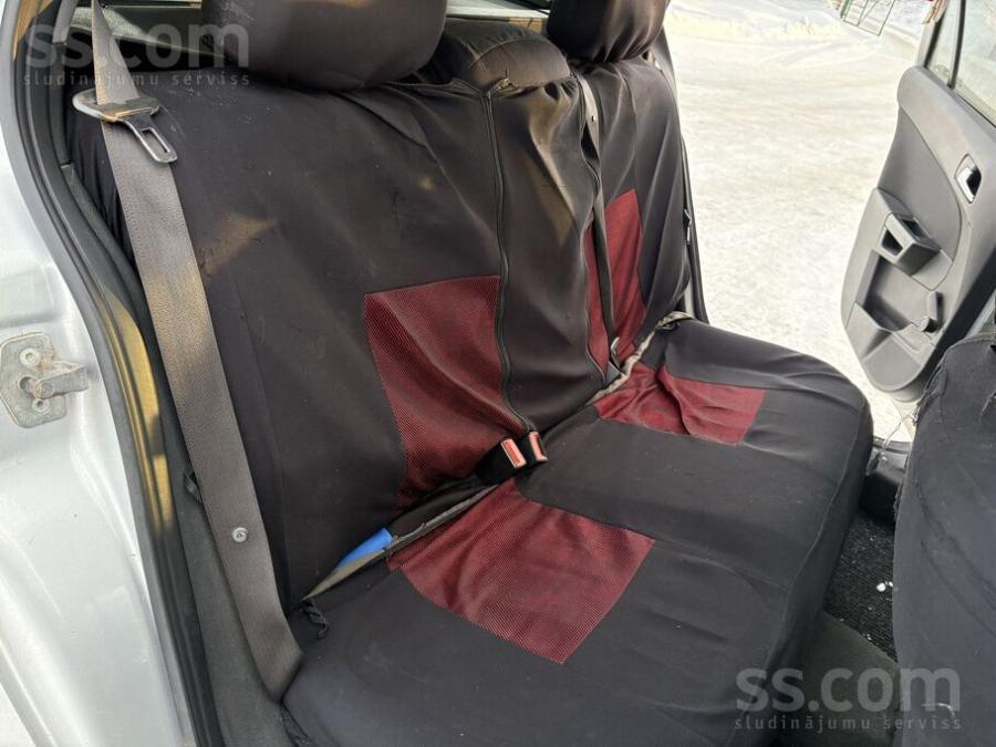 Grey Opel Astra 2012 in Daugavpils, with an engine capacity of 1.60 L and mileage of 546 thousand km for 650 €, photo 19 on AUTOMOTO.COM.LV