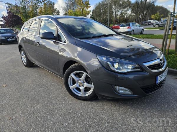 Pelēks Opel Astra 2012 Valmiera, ar dzinēja tilpumu 1.70 L un nobraukumu 425 tūkst. km par 2250 €, foto 1 vietnē AUTOMOTO.COM.LV