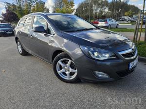 Grey Opel Astra 2012 in Valmiera, with an engine capacity of 1.70 L and mileage of 425 thousand km for 2250 €, photo  on AUTOMOTO.COM.LV