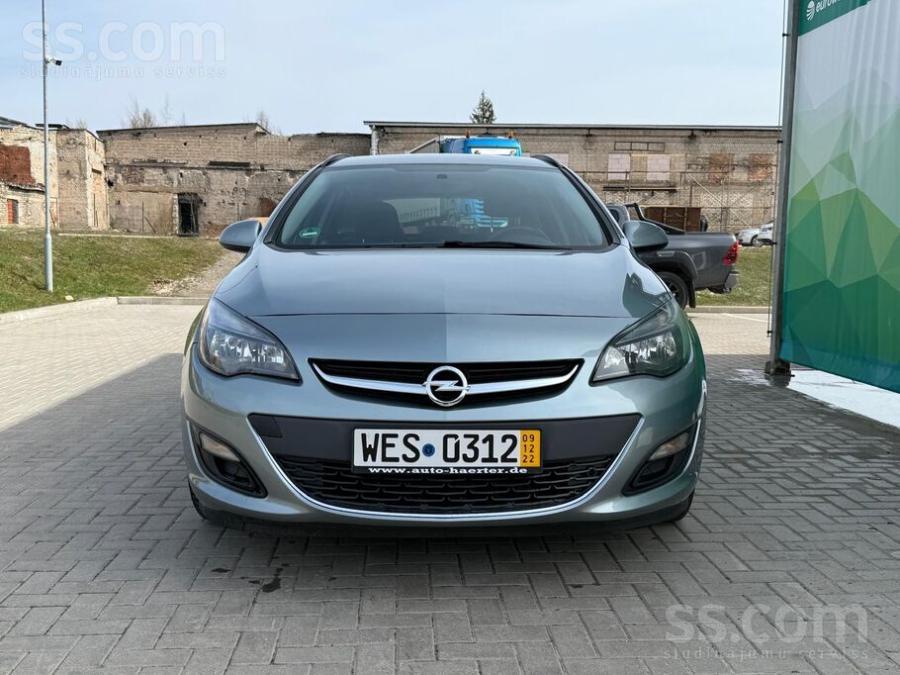 Grey Opel Astra 2013 in Ludza, with an engine capacity of 1.70 L and mileage of 195 thousand km for 4380 €, photo 1 on AUTOMOTO.COM.LV