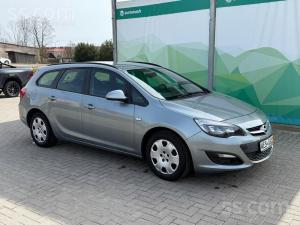 Grey Opel Astra 2013 in Ludza, with an engine capacity of 1.70 L and mileage of 195 thousand km for 4380 €, photo 3 on AUTOMOTO.COM.LV