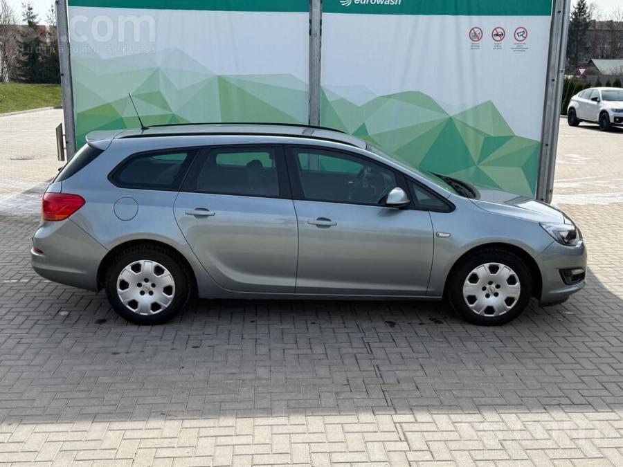 Grey Opel Astra 2013 in Ludza, with an engine capacity of 1.70 L and mileage of 195 thousand km for 4380 €, photo 4 on AUTOMOTO.COM.LV