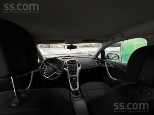 Grey Opel Astra 2013 in Ludza, with an engine capacity of 1.70 L and mileage of 195 thousand km for 4380 €, photo 12 on AUTOMOTO.COM.LV