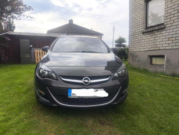 Grey Opel Astra 2013 in Taurage, with an engine capacity of 1.69 L and mileage of 233 thousand km for 4200 €, photo 4 on AUTOMOTO.COM.LV