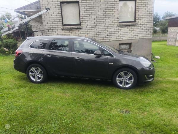 Grey Opel Astra 2013 in Taurage, with an engine capacity of 1.69 L and mileage of 233 thousand km for 4200 €, photo 7 on AUTOMOTO.COM.LV