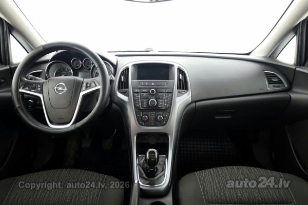 Grey Opel Astra 2013 in Tallinn, with an engine capacity of 1.70 L and mileage of 305 thousand km for 2499 €, photo 5 on AUTOMOTO.COM.LV