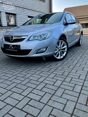Grey Opel Astra 2013 in Kaunas, with an engine capacity of 2.00 L and mileage of 215 thousand km for 3500 €, photo  on AUTOMOTO.COM.LV