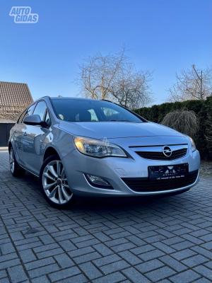 Grey Opel Astra 2013 in Kaunas, with an engine capacity of 2.00 L and mileage of 215 thousand km for 3500 €, photo 5 on AUTOMOTO.COM.LV