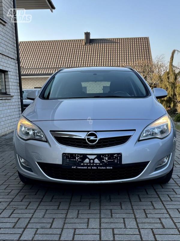 Grey Opel Astra 2013 in Kaunas, with an engine capacity of 2.00 L and mileage of 215 thousand km for 3500 €, photo 6 on AUTOMOTO.COM.LV