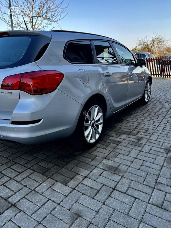 Grey Opel Astra 2013 in Kaunas, with an engine capacity of 2.00 L and mileage of 215 thousand km for 3500 €, photo 9 on AUTOMOTO.COM.LV