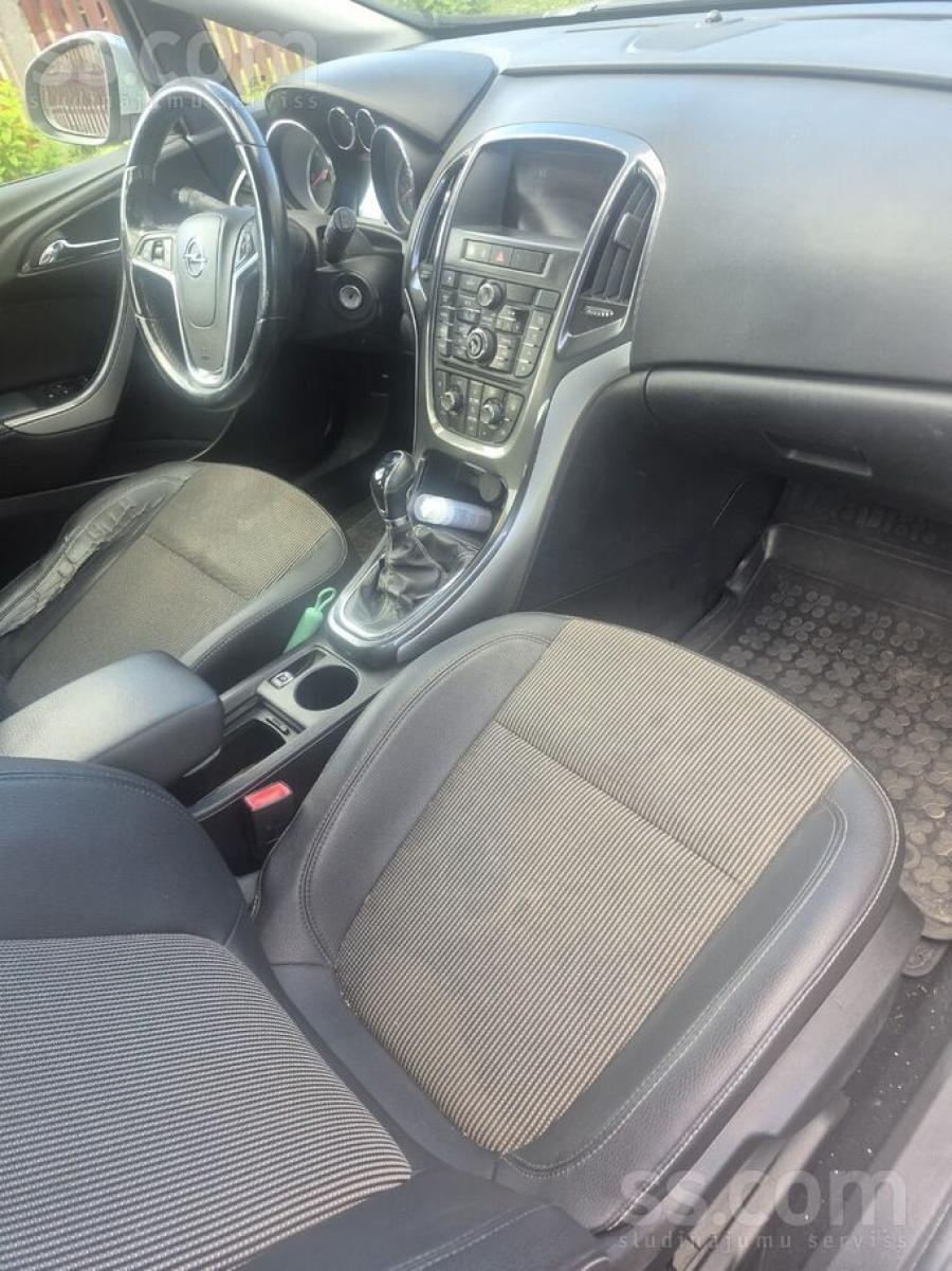 Pelēks Opel Astra 2013 Talsi, ar dzinēja tilpumu 1.70 L un nobraukumu 370 tūkst. km par 1950 €, foto 5 vietnē AUTOMOTO.COM.LV