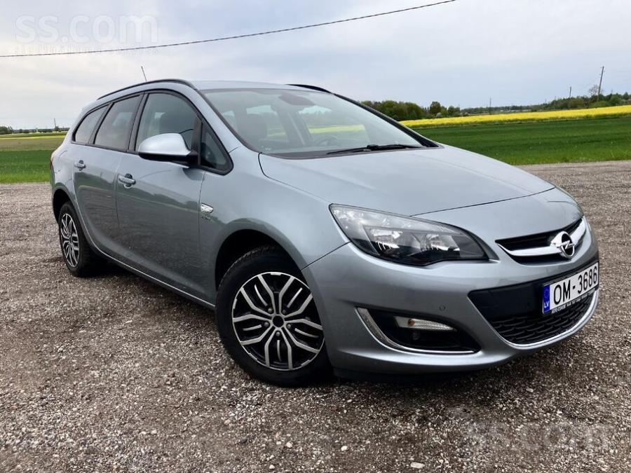 Grey Opel Astra 2013 in Talsi, with an engine capacity of 1.70 L and mileage of 182 thousand km for 5600 €, photo 1 on AUTOMOTO.COM.LV
