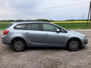 Grey Opel Astra 2013 in Talsi, with an engine capacity of 1.70 L and mileage of 182 thousand km for 5600 €, photo 3 on AUTOMOTO.COM.LV