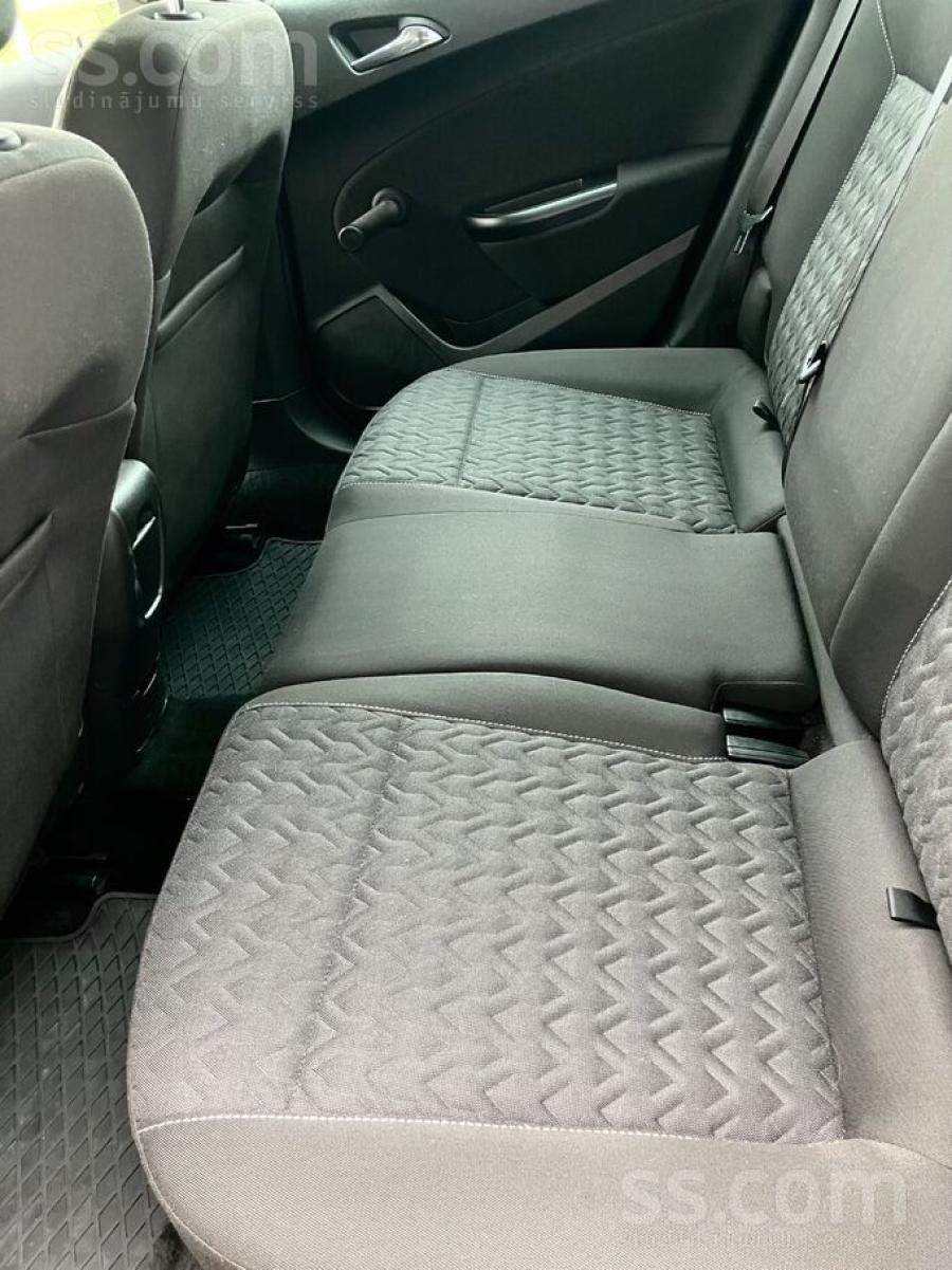 Grey Opel Astra 2013 in Talsi, with an engine capacity of 1.70 L and mileage of 182 thousand km for 5600 €, photo 14 on AUTOMOTO.COM.LV