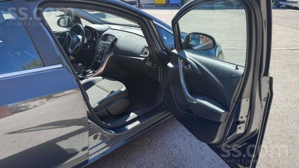 Pelēks Opel Astra 2013 Rīga, ar dzinēja tilpumu 1.70 L un nobraukumu 289 tūkst. km par 3500 €, foto 5 vietnē AUTOMOTO.COM.LV