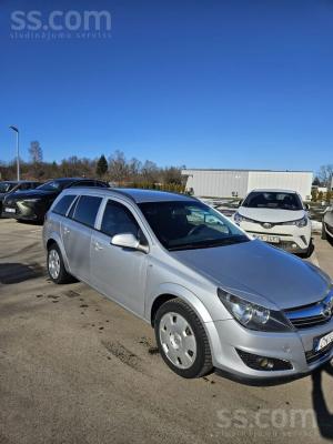 Grey Opel Astra 2013 in Riga, with an engine capacity of 1.70 L and mileage of 463 thousand km for 1800 €, photo 3 on AUTOMOTO.COM.LV