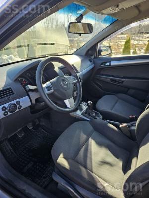 Grey Opel Astra 2013 in Riga, with an engine capacity of 1.70 L and mileage of 463 thousand km for 1800 €, photo 7 on AUTOMOTO.COM.LV