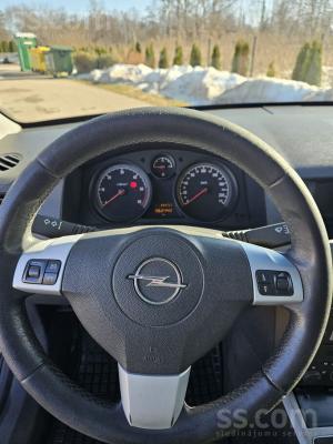 Grey Opel Astra 2013 in Riga, with an engine capacity of 1.70 L and mileage of 463 thousand km for 1800 €, photo 8 on AUTOMOTO.COM.LV