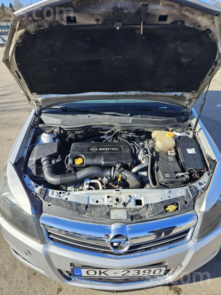 Grey Opel Astra 2013 in Riga, with an engine capacity of 1.70 L and mileage of 463 thousand km for 1800 €, photo 11 on AUTOMOTO.COM.LV