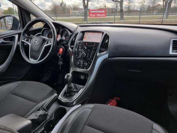 Pelēks Opel Astra 2013 Rīga, ar dzinēja tilpumu 1.70 L un nobraukumu 240 tūkst. km par 4770 €, foto 2 vietnē AUTOMOTO.COM.LV