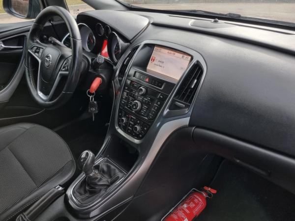 Pelēks Opel Astra 2013 Rīga, ar dzinēja tilpumu 1.70 L un nobraukumu 240 tūkst. km par 4770 €, foto 3 vietnē AUTOMOTO.COM.LV