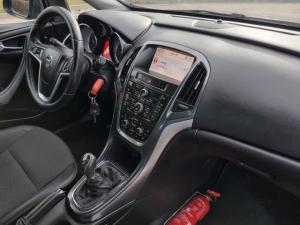 Grey Opel Astra 2013 in Riga, with an engine capacity of 1.70 L and mileage of 240 thousand km for 4770 €, photo 4 on AUTOMOTO.COM.LV