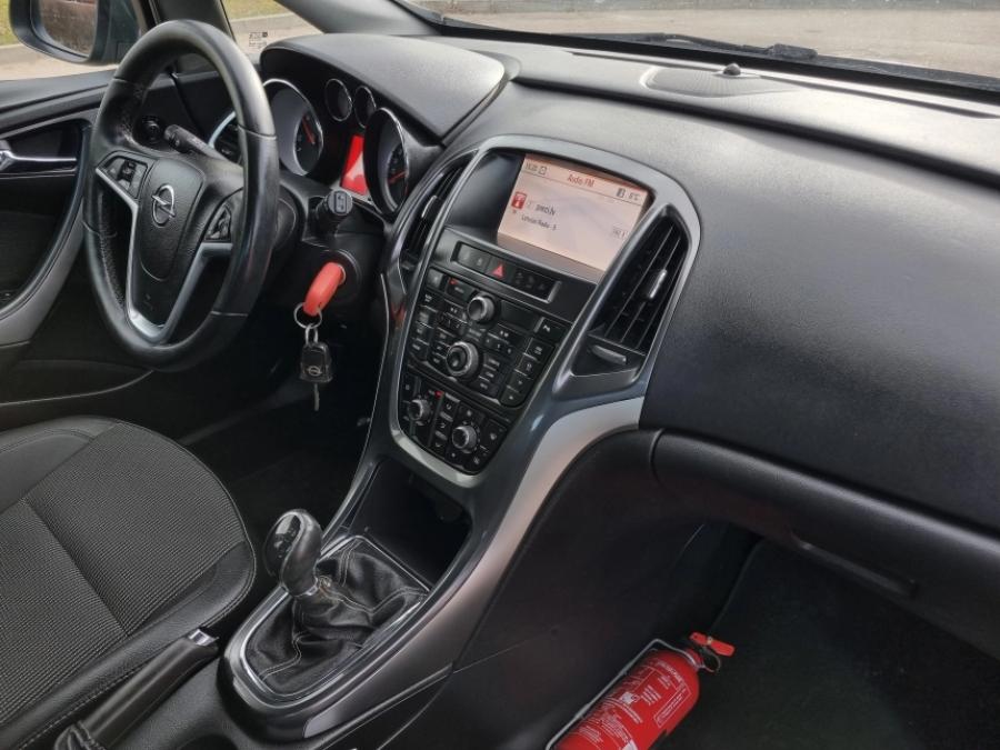 Grey Opel Astra 2013 in Riga, with an engine capacity of 1.70 L and mileage of 240 thousand km for 4770 €, photo 4 on AUTOMOTO.COM.LV