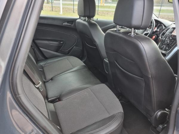 Pelēks Opel Astra 2013 Rīga, ar dzinēja tilpumu 1.70 L un nobraukumu 240 tūkst. km par 4770 €, foto 4 vietnē AUTOMOTO.COM.LV