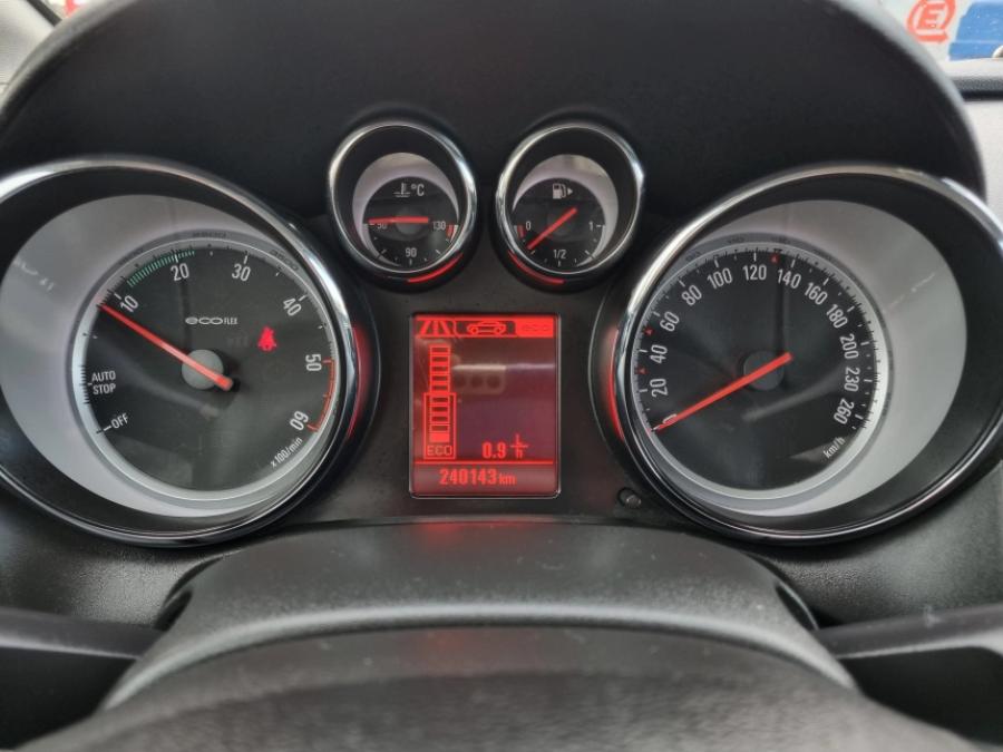 Grey Opel Astra 2013 in Riga, with an engine capacity of 1.70 L and mileage of 240 thousand km for 4770 €, photo 11 on AUTOMOTO.COM.LV