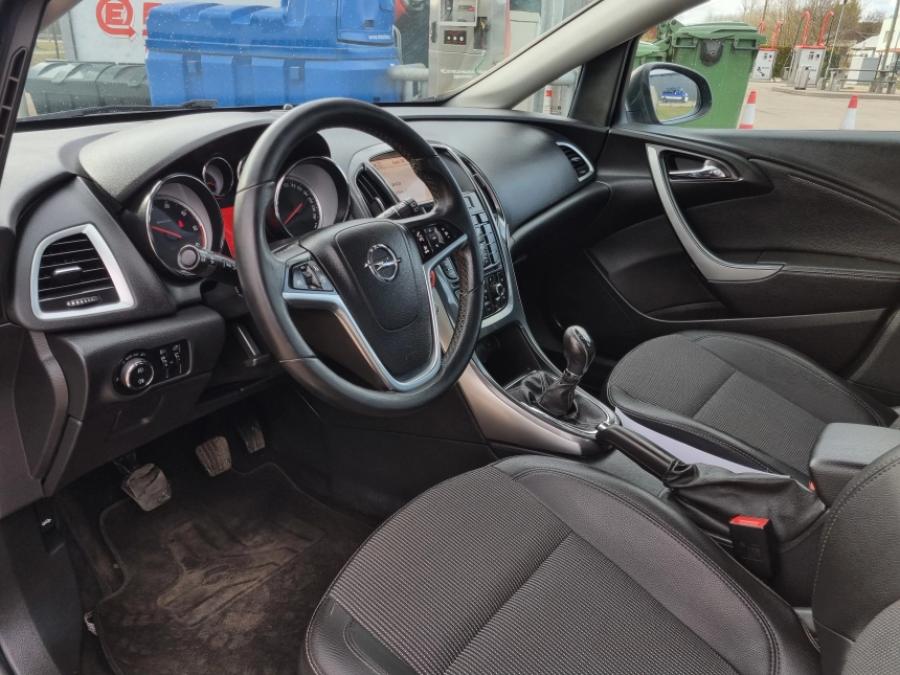 Grey Opel Astra 2013 in Riga, with an engine capacity of 1.70 L and mileage of 240 thousand km for 4770 €, photo 12 on AUTOMOTO.COM.LV