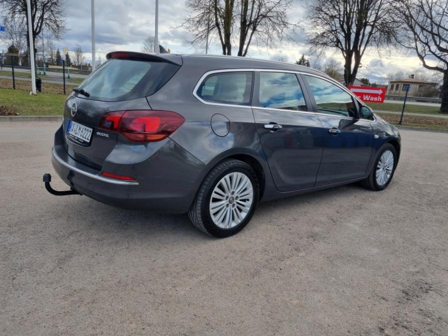 Grey Opel Astra 2013 in Riga, with an engine capacity of 1.70 L and mileage of 240 thousand km for 4770 €, photo 17 on AUTOMOTO.COM.LV
