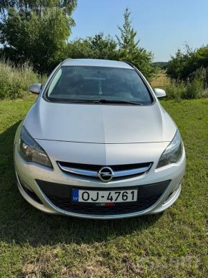 Grey Opel Astra 2013 in Saldus, with an engine capacity of 1.70 L and mileage of 319 thousand km for 4700 €, photo  on AUTOMOTO.COM.LV