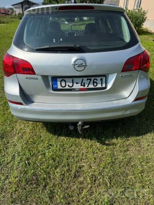Grey Opel Astra 2013 in Saldus, with an engine capacity of 1.70 L and mileage of 319 thousand km for 4700 €, photo 3 on AUTOMOTO.COM.LV