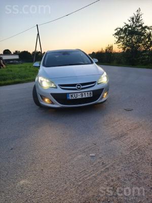 Grey Opel Astra 2013 in Tukums, with an engine capacity of 1.70 L and mileage of 255 thousand km for 4250 €, photo 3 on AUTOMOTO.COM.LV