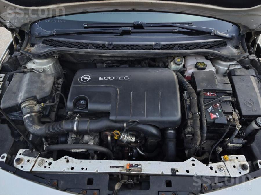 Grey Opel Astra 2013 in Tukums, with an engine capacity of 1.70 L and mileage of 255 thousand km for 4250 €, photo 8 on AUTOMOTO.COM.LV